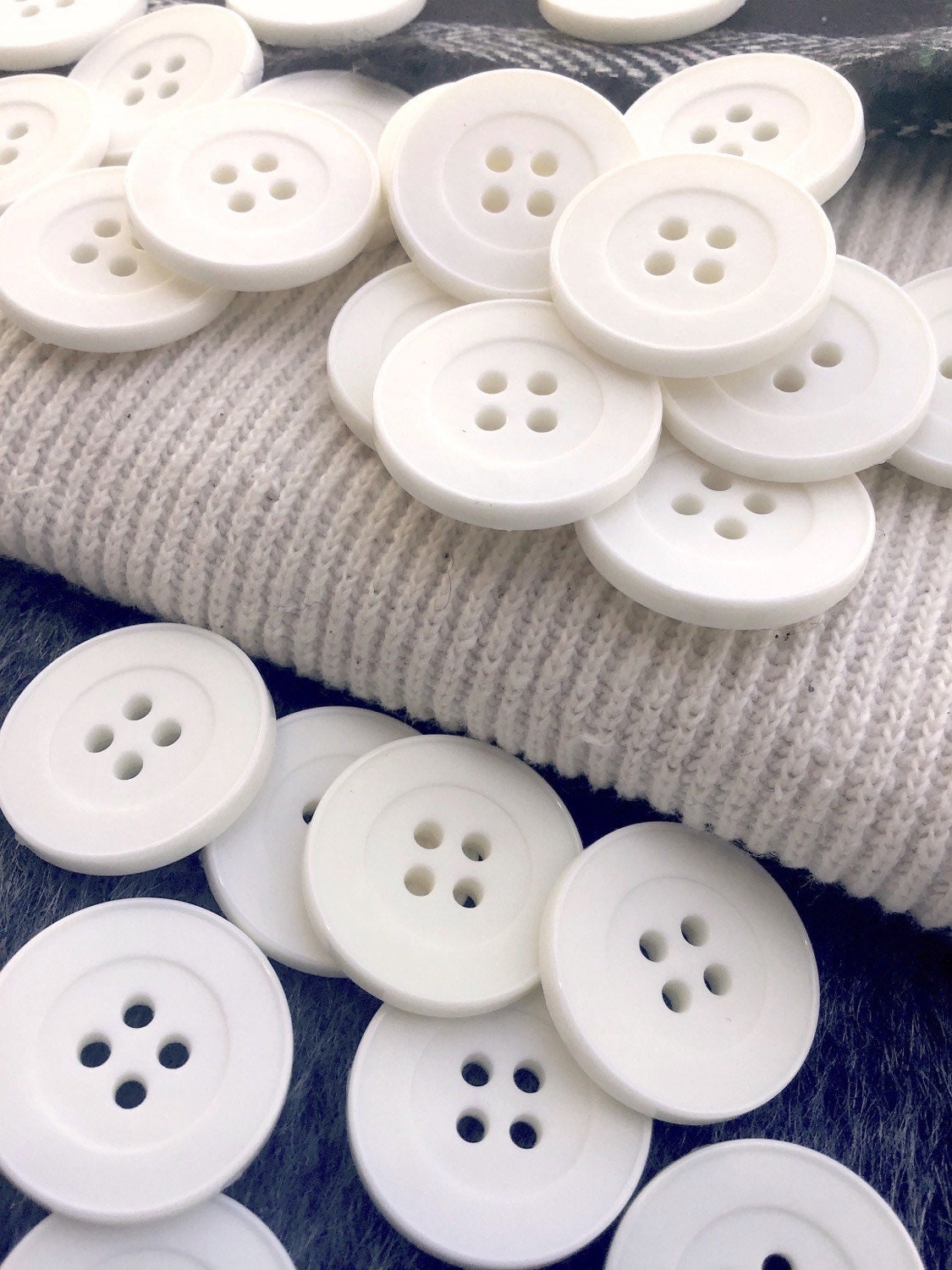WINTER WHITE 4 Hole Buttons for Clothing Vintage White Craft Buttons ...