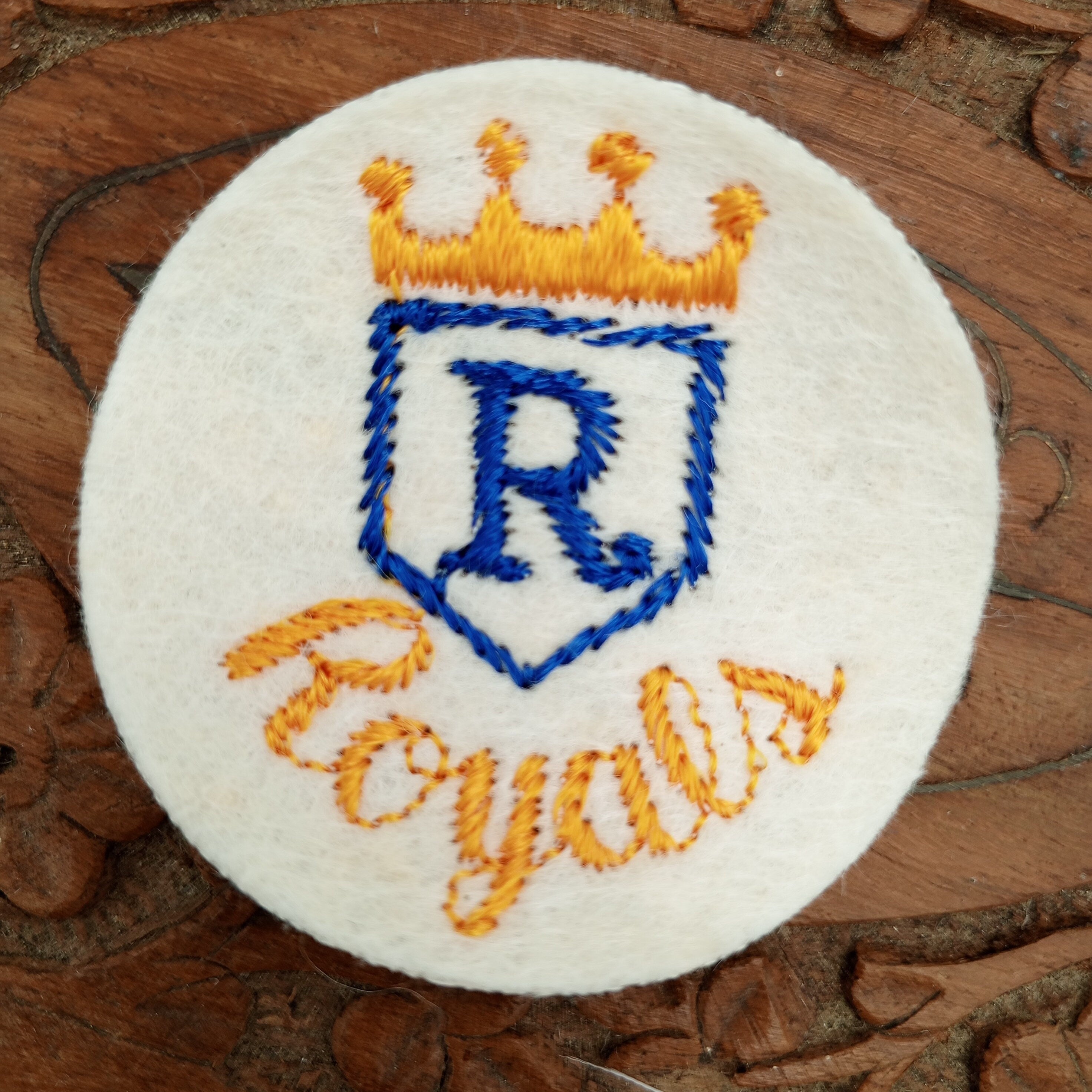 VINTAGE Badge Patches Royal Blue Golden Yellow Embroidered ROYALS Patc ...