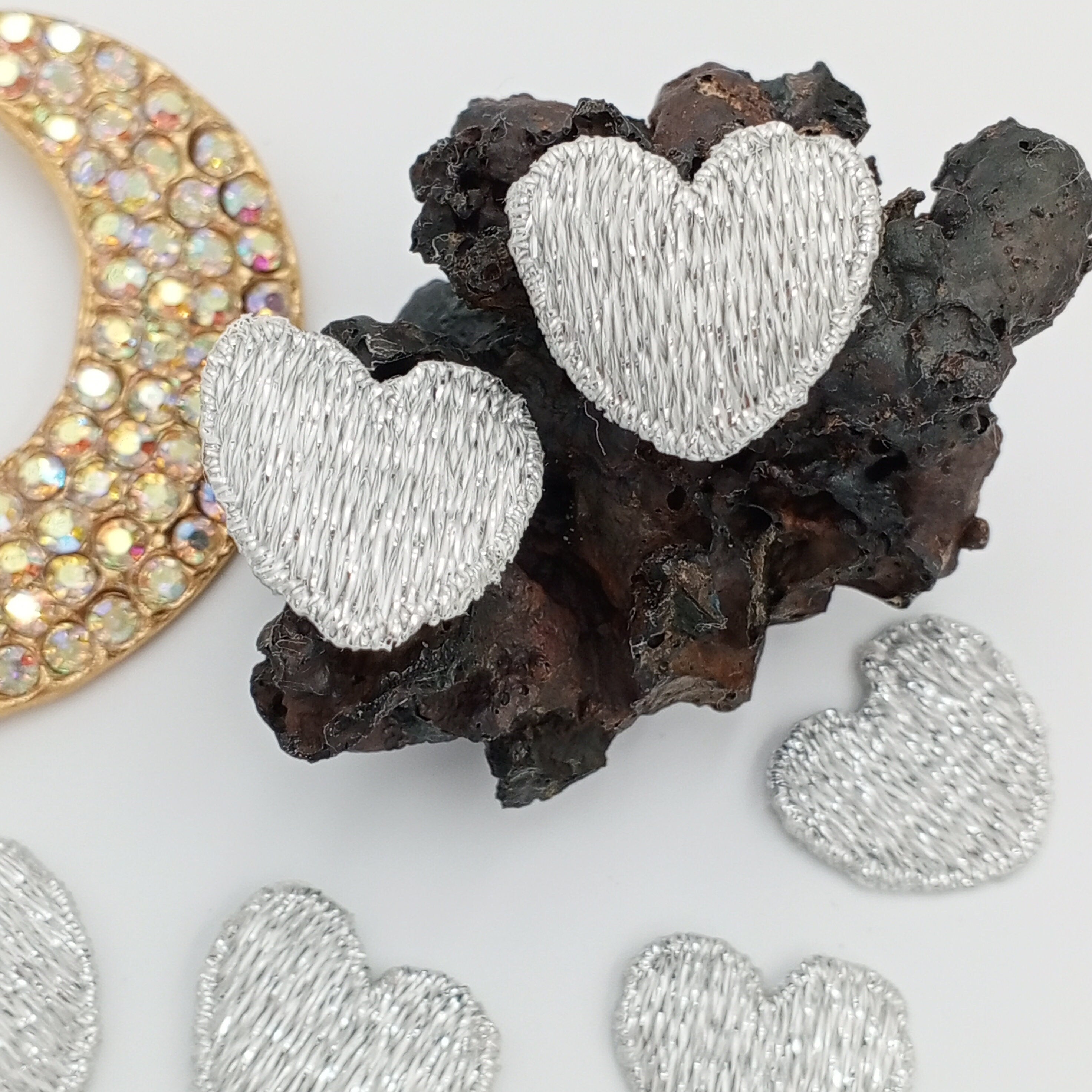 Metallic silver heart appliques VINTAGE Sew on Patches #658 – Lace Trim