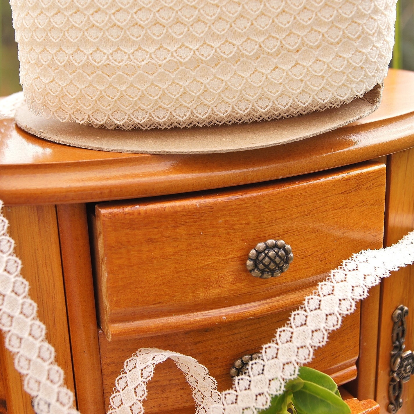 Stiff Cream Vintage Lace Trim ½" wide